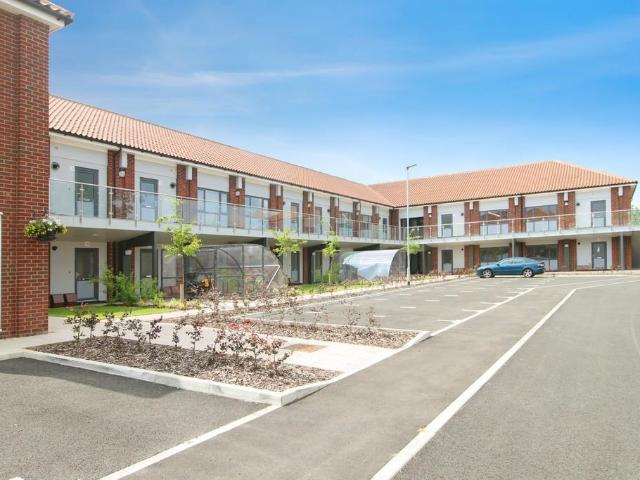 Ames Court, Bury St Edmunds IP33 2 bed apartment to rent £1,215 pcm £280 pw