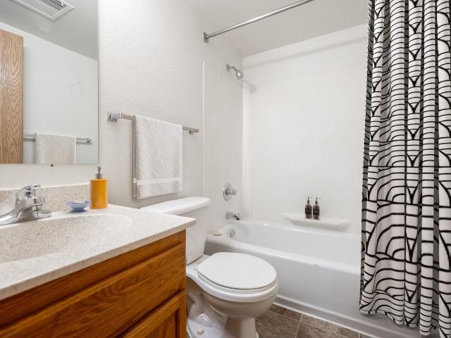 Ames Lake Neighborhood 1 Bedroom Apartment for Rent at 1144 Barclay St, St. Paul, MN 55106 Roosevelt Phalen Center