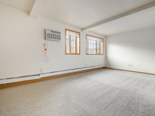Ames Lake Neighborhood 2 Bedroom Apartment for Rent at 1144 Barclay St, St. Paul, MN 55106 Roosevelt Phalen Center
