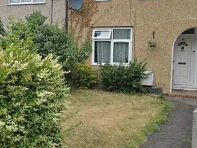 Amesbury Road, Dagenham, RM9 3 bed terraced house to rent £2,100 pcm £485 pw