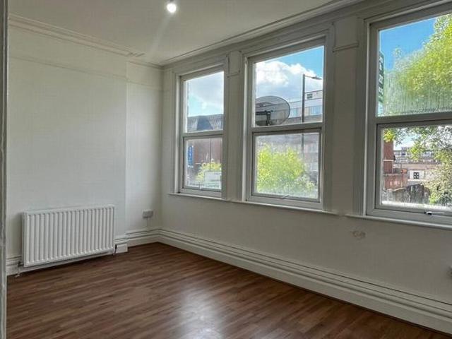 Amhurst Parade, Amhurst Park. 2 bed flat to rent £2,102 pcm £485 pw