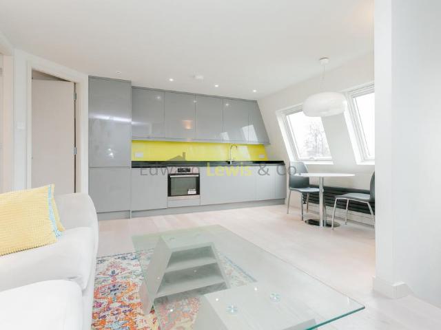 Amhurst Road, London N16 1 bed flat to rent £1,850 pcm £427 pw