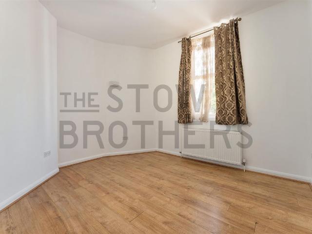 Amhurst Road, London E8, 3 bed maisonette to rent, £2,600 pcm | PrimeLocation
