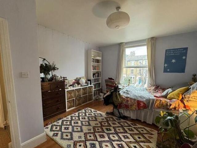 Amhurst Road, London, 2 Bedroom Flat