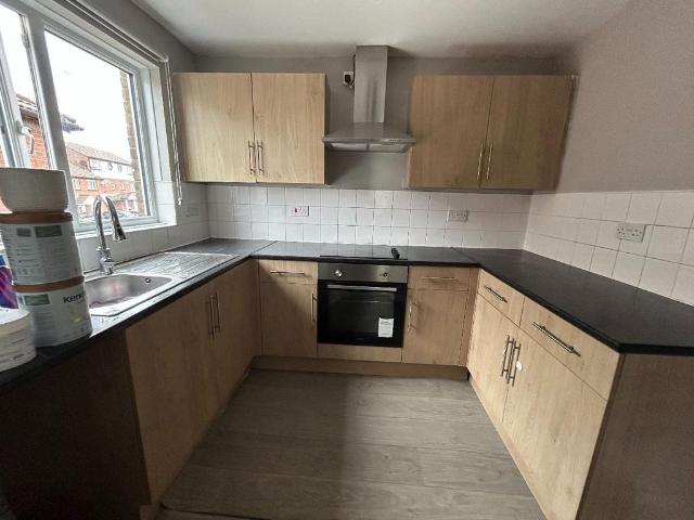 Amhurst Walk, Thamesmead 2 bed flat to rent £1,700 pcm £392 pw