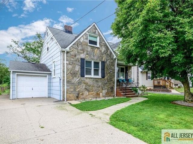 Amherst Ave, Colonia, Home For Sale