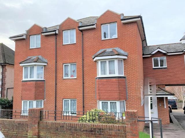 Amherst Road, Bexhill on Sea, TN40 2 bed apartment to rent £1,050 pcm £242 pw