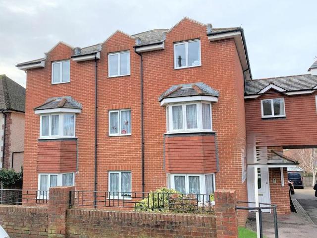 Amherst Road, Bexhill on Sea, TN40 2 bed apartment to rent £1,050 pcm £242 pw