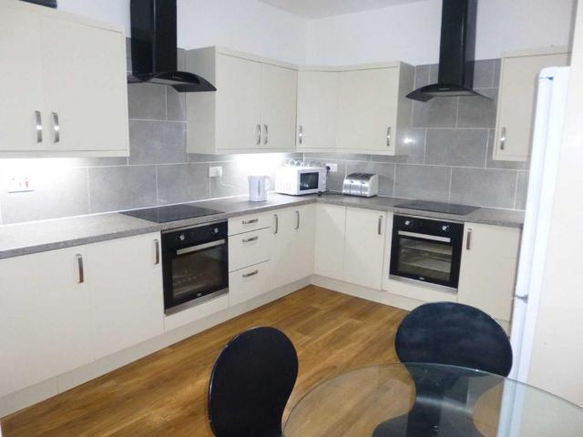 Amherst Road, Fallowfield 10 bed semi detached house to rent £4,117 pcm £950 pw