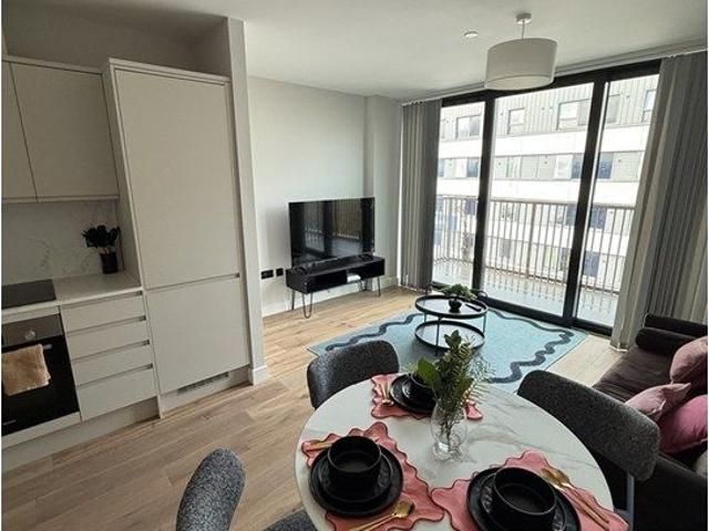 Amity Grove, London SW20, 1 bed flat to rent, £2,000 pcm | PrimeLocation