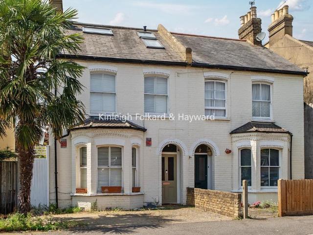 Amity Grove, Raynes Park, London, SW20 3 bed semi detached house to rent £4,000 pcm £923 pw