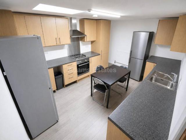 Amity Road, Reading 5 bed terraced house to rent £3,250 pcm £750 pw