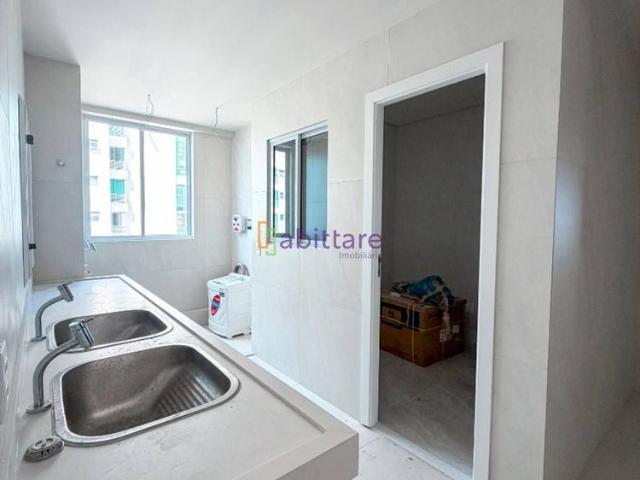 Amiral na Peninsula 540m² com 4 suítes amplas + espaço gourmet com piscina privativa