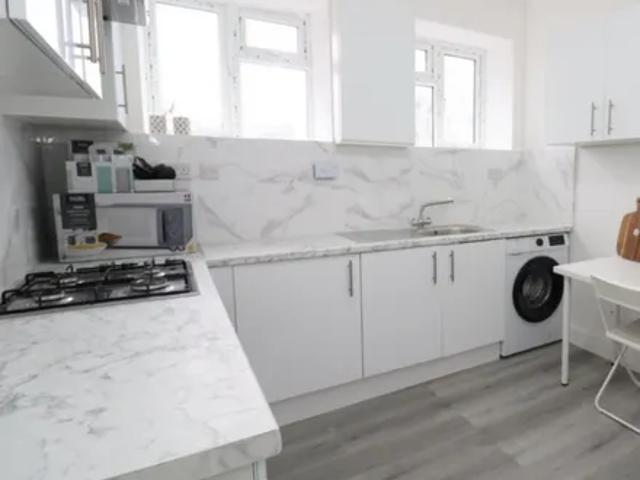 Amiri Lounge, 73 New Broadway, London, W5 5AL, United Kingdom | Room for rent #156319551 | Rentberry