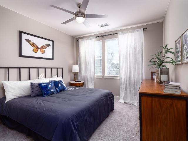 AMLI Littleton Village 1 Bedroom Apartment for Rent at 399 E Dry Creek Rd, Littleton, CO 80122