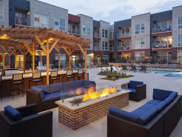 AMLI Littleton Village 3 Bedroom Apartment for Rent at 399 E Dry Creek Rd, Littleton, CO 80122