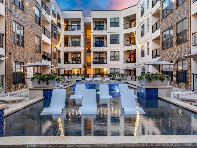 AMLI Quadrangle 1 Bedroom Apartment for Rent at 2717 Howell St, Dallas, TX 75204 Uptown
