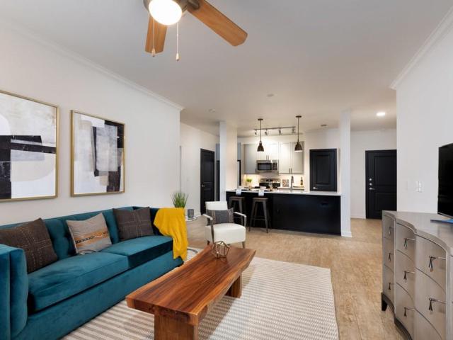 AMLI Quadrangle 2 Bedroom Apartment for Rent at 2717 Howell St, Dallas, TX 75204 Uptown