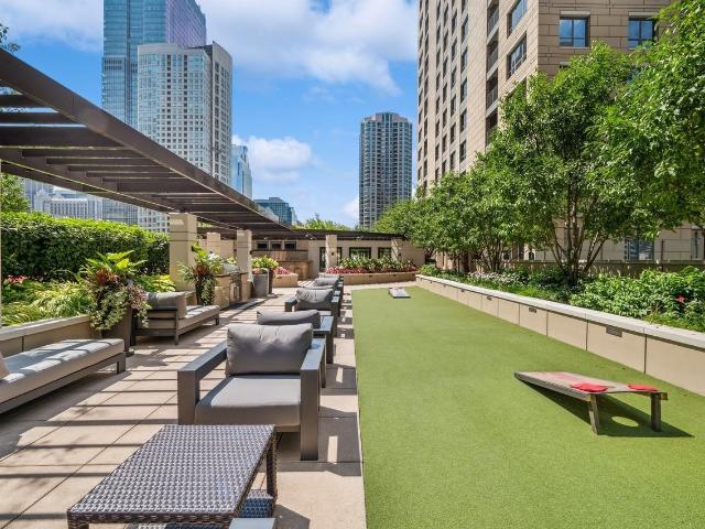 AMLI River North Studio Apartment for Rent at 71 W Hubbard St, Chicago, IL 60654 Near North Side