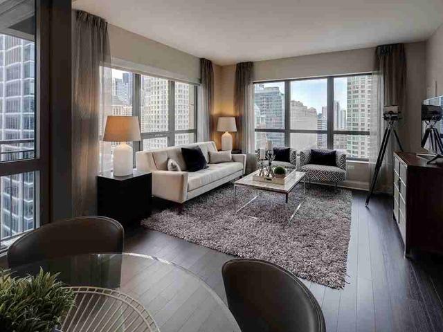 AMLI River North Studio Apartment for Rent at 71 W Hubbard St, Chicago, IL 60654 Near North Side