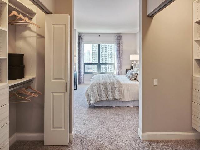 AMLI River North Studio Apartment for Rent at 71 W Hubbard St, Chicago, IL 60654 Near North Side