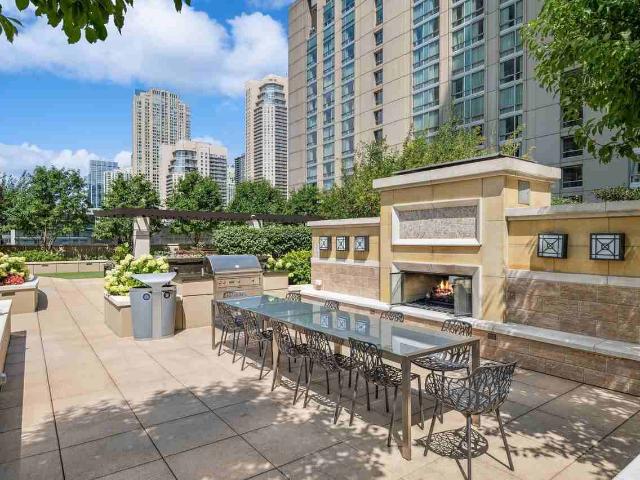 AMLI River North 1 Bedroom Apartment for Rent at 71 W Hubbard St, Chicago, IL 60654 Near North Side