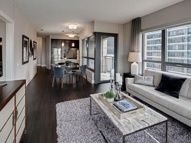 AMLI River North 2 Bedroom Apartment for Rent at 71 W Hubbard St, Chicago, IL 60654 Near North Side