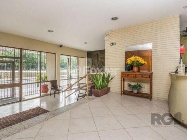 Ampla apartamento 3 dormitorios,living 2 ambientes na Cidade Baixa, com 2 garagem