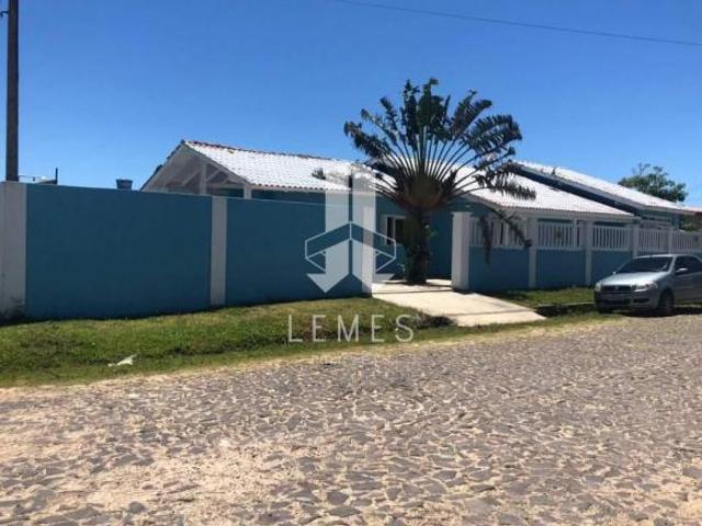 Ampla casa na praia de Nova Tramandaí Próximo a lagoa. * 03 dormitórios sendo