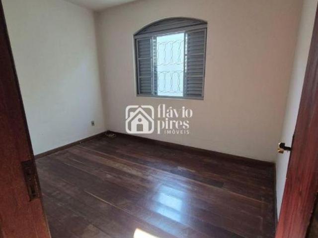 Ampla Casa no Bom Retiro &amp #150  4 Quartos, Suíte e Terreno de 360m² em Betim
