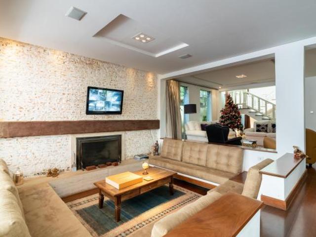 Ampla Casa no Brooklin / 4 suites / 5 vagas com jacuzzi e sauna privativo
