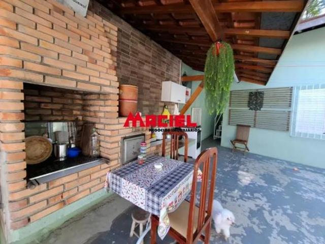 AMPLA CASA NO SANTA MARIA PARA VENDA OU TROCA