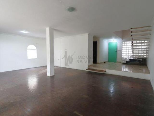 Ampla casa a venda com área externa em região privilegiada da Vila Mariana, próxima à ESPM