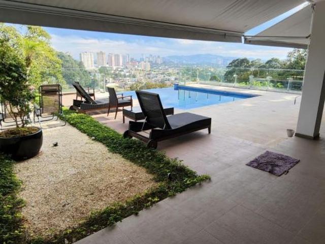 Ampla Casa à Venda com 4 Quartos e Suíte – Residencial Tamboré 1, Barueri/SP
