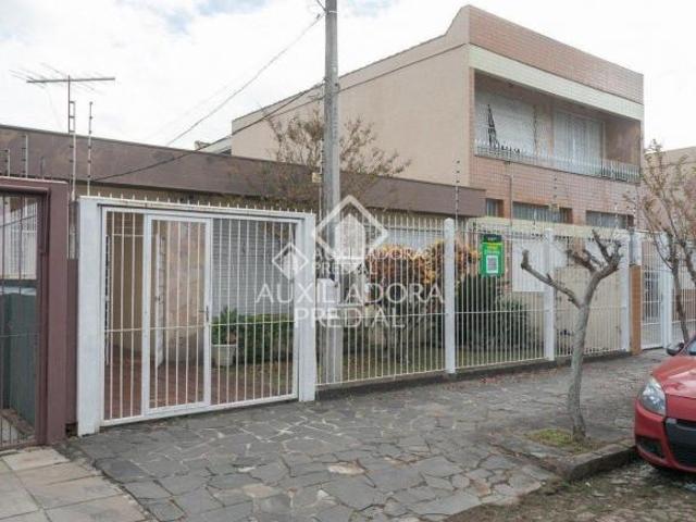 Ampla Casa à Venda Conforto e Tranquilidade em Localização Privilegiada