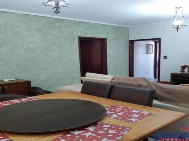 Ampla Casa à Venda em Jardim Nova Esperança