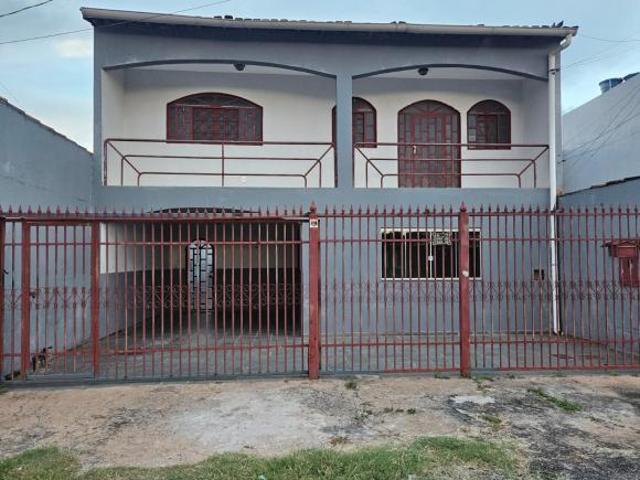 Ampla CASA AR 17 Sobradinho 4 quartos, ótima a localização
