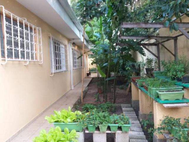 Ampla Casa com 4 Dormitórios no Jardim Esplanada