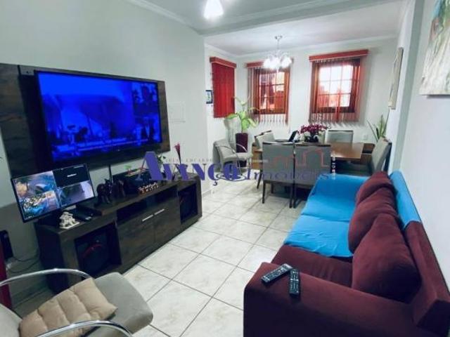 Ampla casa com 4 dormitórios e churrasqueira no Jardim Esplanada