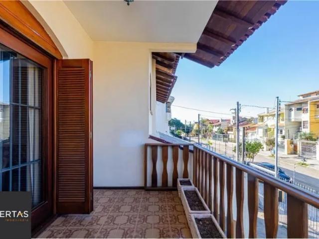 Ampla casa com 3 Dormitórios 293m² e Pátio amplo Próximo a Adda Mascarenhas