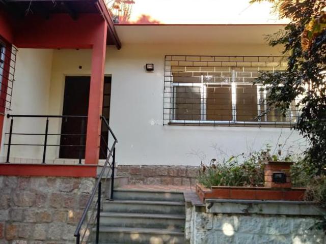 Ampla casa com 5 quartos, á venda em Santa Tereza