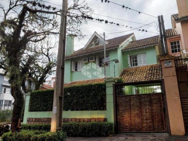 AMPLA CASA COM 3 DORMITÓRIOS NO BAIRRO TRISTEZA!