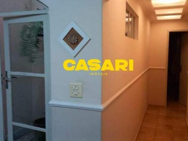 Ampla Casa com 3 Dormitórios, Suíte e Quintal à Venda em Santo André – 310 m² Co
