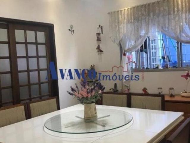 Ampla casa com churrasqueira e armários Estuda permuta