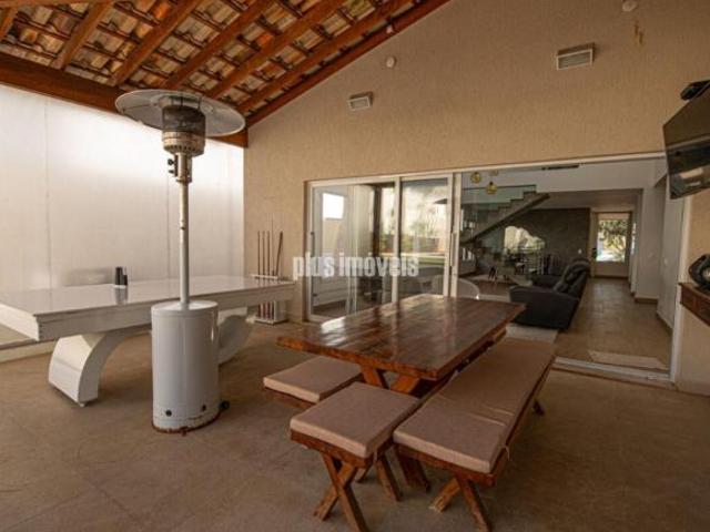 Ampla casa com exclusividade em cada detalhe