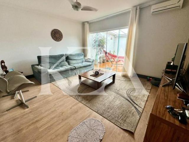Ampla Casa com Garagem Fechada e Área Gourmet Oportunidade!