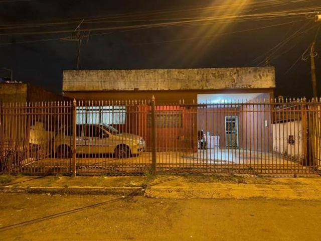 Ampla Casa com Múltiplas Construções em Ceilândia Norte