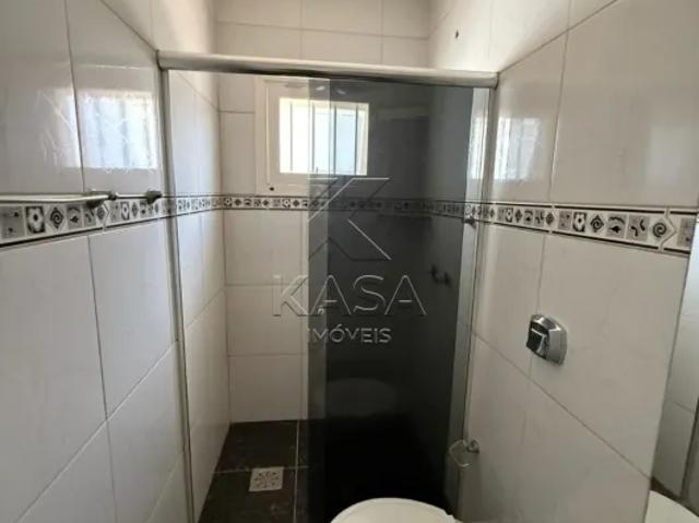 Ampla Casa de Alvenaria com 3 Dormitórios e Garagem para 2 Carros