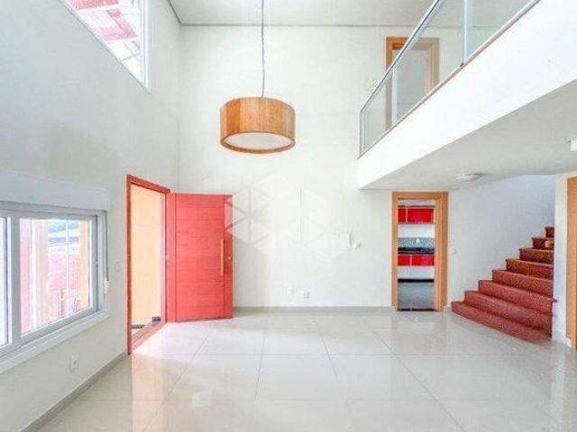 AMPLA CASA EM CONDOMÍNIO COM VISTA PARA O GUAÍBA