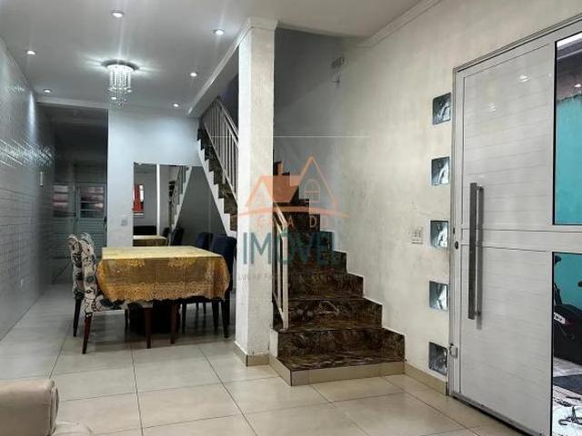 Ampla casa individual com 3 dormitórios, 1 suíte, closet, 2 vagas, à venda no bairro Outeiro de Pass